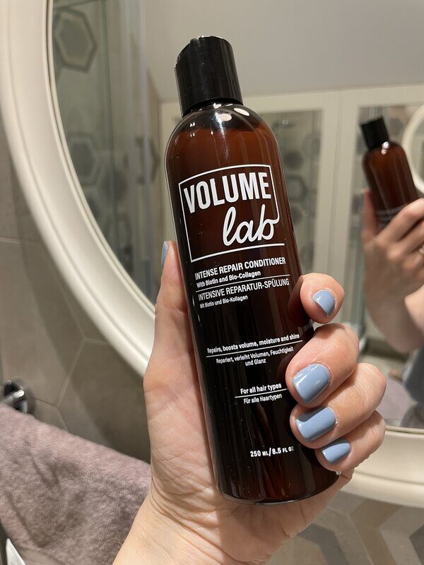 Intensywny system naprawczy dla zniszczonych włosów VOLUME LAB ...
